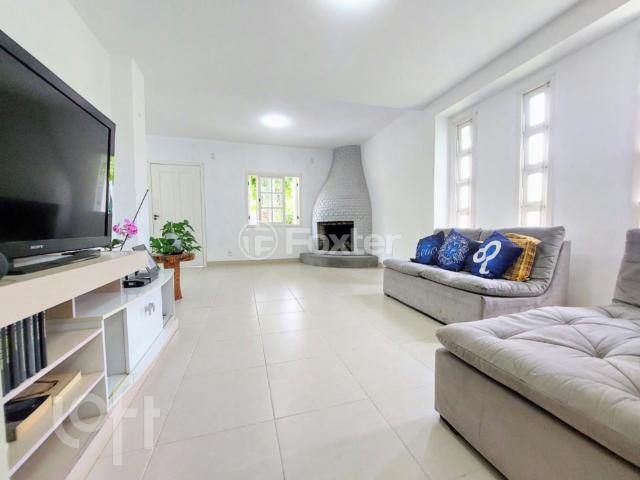 Casa com 5 dormitórios em Porto Alegre
