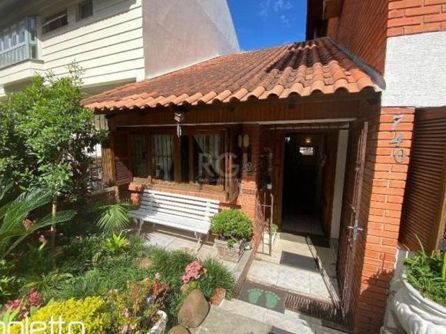Casa Com 5 Dormitórios Para comprar, 280 m² por R$ 780.000,00 Teresópolis P