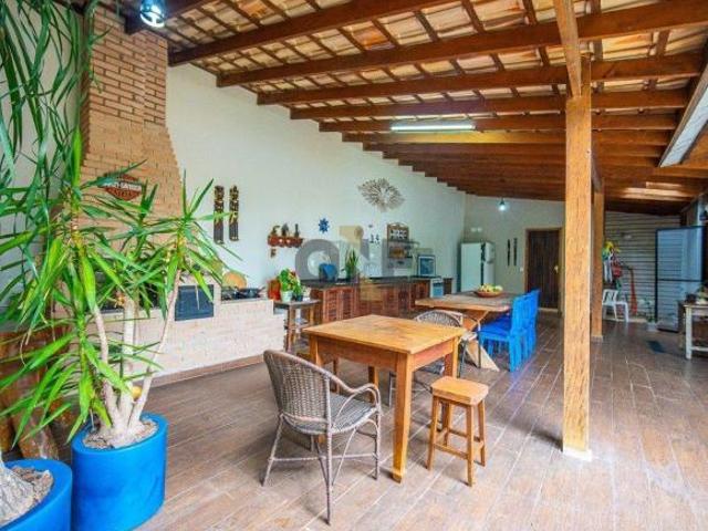 Casa com 5 dormitórios, sendo 2 suítes para venda na região Granja Viana Carapicuíba SP