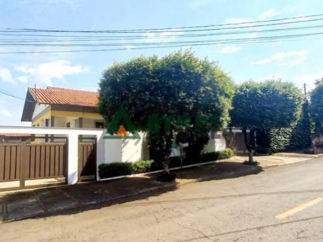 CASA COM 5 DORMITÓRIOS SENDO 3 SUITES A VENDA NA REGIÃO CENTRAL