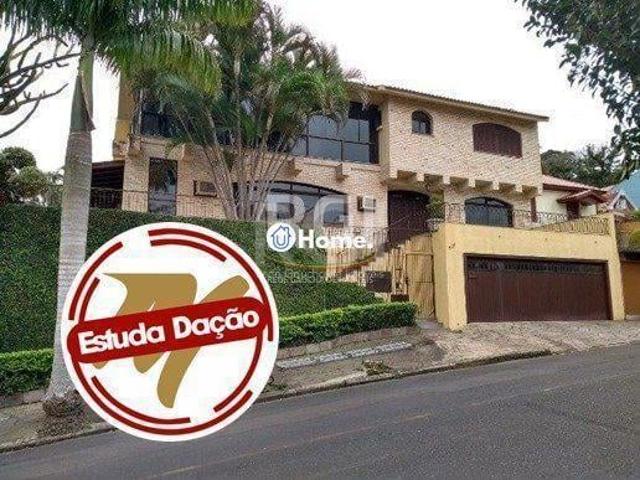 Casa com 5 dormitórios, sendo 3 suítes Bairro Espirito Santo