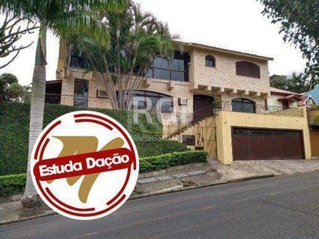 Casa com 5 dormitórios, sendo 3 suítes Bairro Espirito Santo