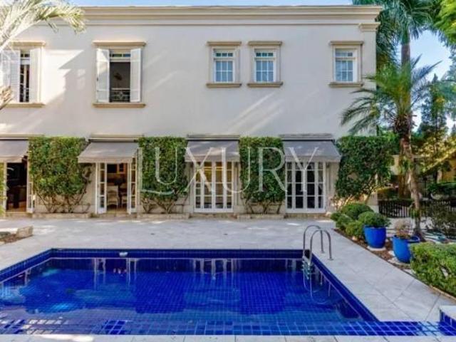 Casa com 5 dormitórios sendo 5 suítes à venda no Alto de Pinheiros