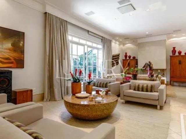 Casa com 5 dormitórios sendo 5 suítes à venda no Alto de Pinheiros