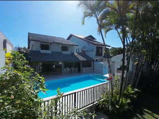 Casa com 5 dormitórios, sendo 5 suítes, com 4 vagas de garagem, à locação por R$ 7.000,00 Bertioga/SP, Riviera de São Lourenço, Módulo: 5
