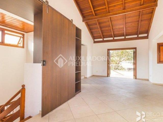 CASA COM 5 DORMITÓRIOS