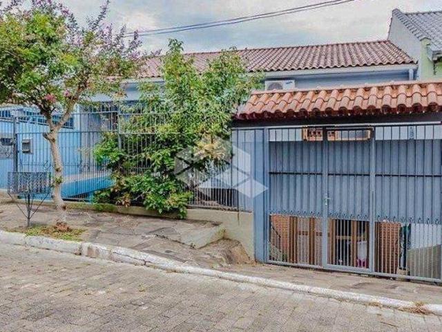Casa com 5 dormitórios, 1 vaga, 244 m², com pátio, Bairro Vila Nova Porto Alegre