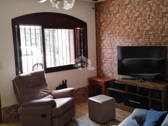 Casa com 5 Dormitórios, 4 banheiro
