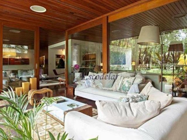 Casa com 5 quartos 3 suítes, 6 vagas, muito verde, 550m² Jardim Guedala, São Paulo SP