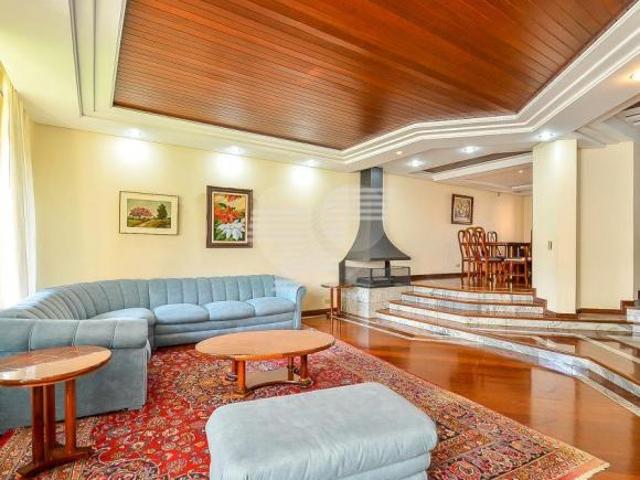 CASA COM 5 QUARTOS 3 SUÍTES 6 BANHEIROS 6 VAGAS NO ECOVILLE