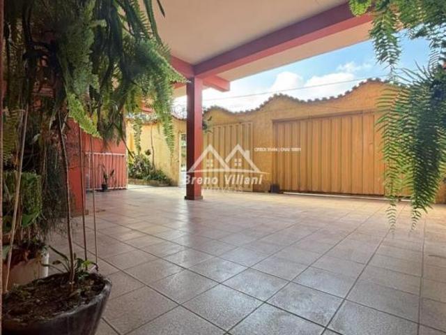 Casa com 5 quartos, 2 suítes, em lote de 464 m², próximo a PUC de Betim