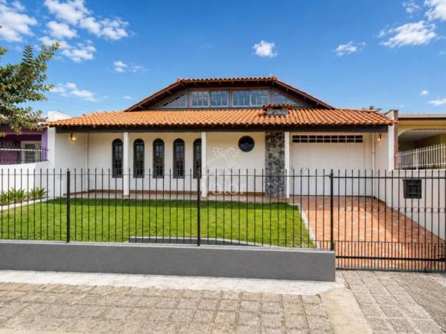 Casa com 5 Quartos, 2 Suítes, Edícula e 4 Vagas à Venda no Cajuru  Curitiba