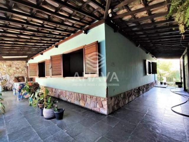 Casa com 5 Quartos, 360m²