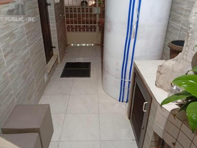 Casa com 5 quartos, 7 banheiros e pátio!