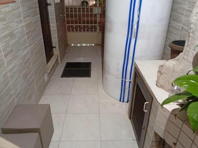 Casa com 5 quartos, 7 banheiros e pátio!