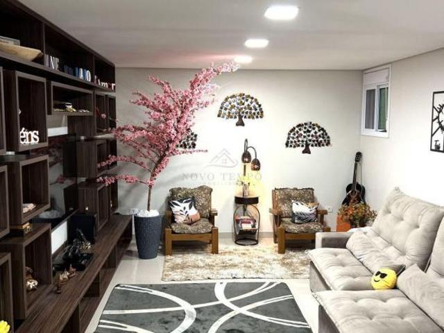 Casa com 5 quartos, 4 suítes e 414 m² à venda