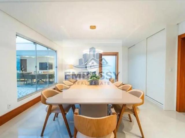 Casa com 5 quartos, 580 m² área útil à venda, Brasília