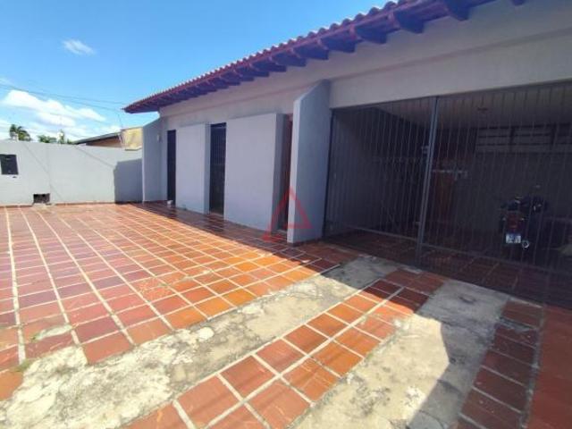 Casa com 5 Quartos à Venda, 180m² por R$900.000,00, Jardim Lolata, Londrina PR