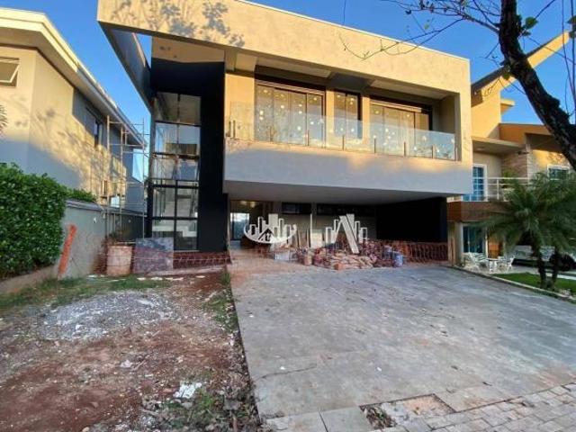 Casa com 5 quartos à venda, 255 m² por R$ 3.200.000 Royal Forest Londrina/PR