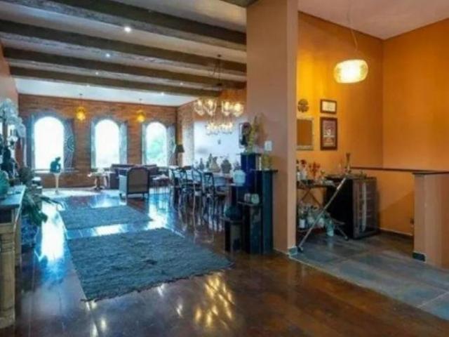 CASA com 5 Quartos à venda, 300m² Jardim Leonor FL15