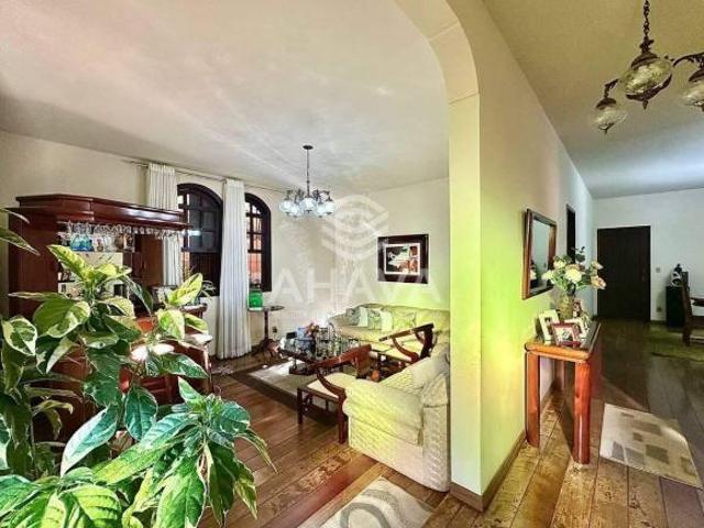 Casa com 5 Quartos à Venda, 360m², Liberdade, próximo à Rua Boaventura