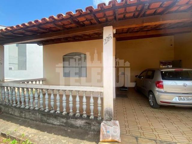 Casa com 5 quartos à venda em Varginha, no bairro Santana