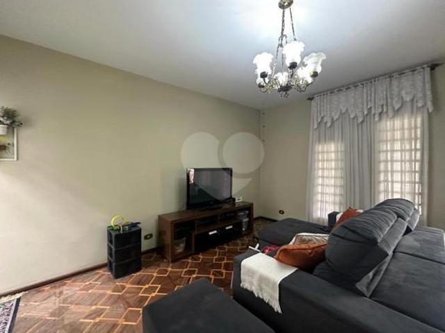 Casa com 5 quartos à venda em Vila rezende SP