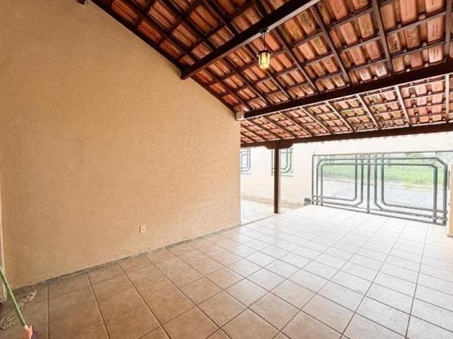 Casa com 5 quartos à venda em Contagem, no bairro Três Barras