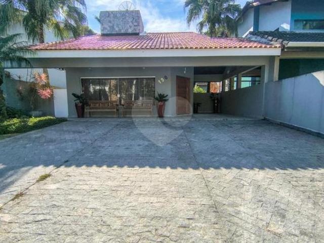 Casa com 5 quartos à venda em Riviera SP