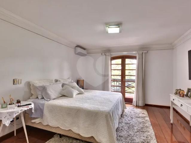 Casa à venda com 5 quartos, sendo 4 suítes, em Alto da Boa Vista, São Paulo SP