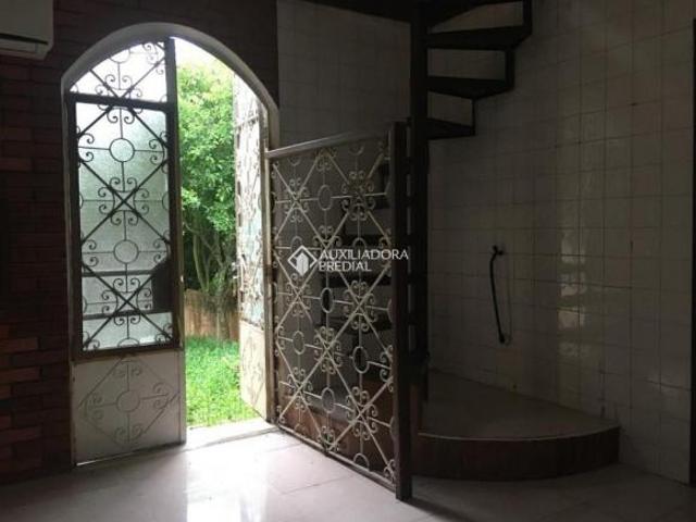 Casa com 5 quartos bem localizada em Belém Novo