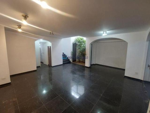Casa com 5 Quartos e 4 banheiros à Venda por R$ 1.290.000