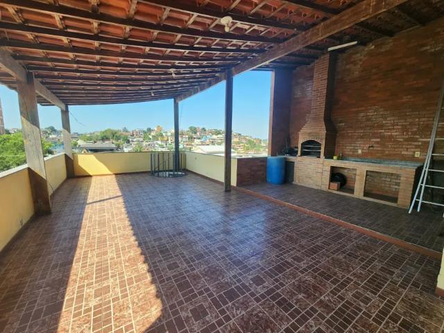 Casa com 5 Quartos e 4 banheiros à Venda, 202 m² por R$ 320.000