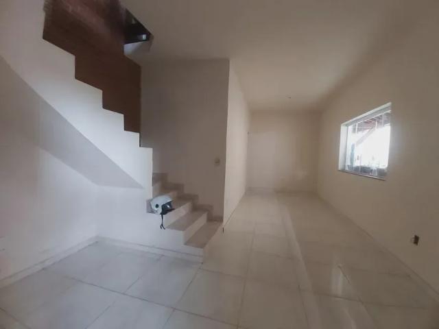 Casa com 5 Quartos e 4 banheiros à Venda, 220 m² por R$ 320.000