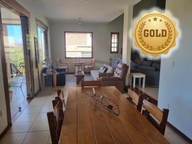 Casa com 5 Quartos e 4 banheiros à Venda, 300 m² por R$ 1.100.000