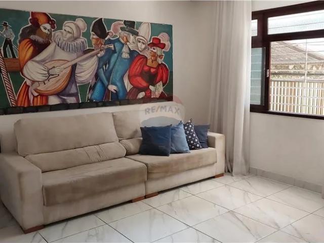 Casa com 5 Quartos e 4 banheiros à Venda, 310 m² por R$ 1.200.000