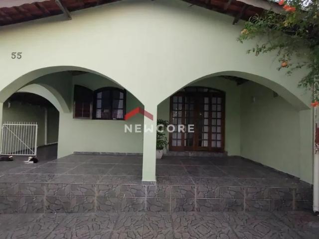 Casa com 5 Quartos e 4 banheiros à Venda, 320 m² por R$ 629.810