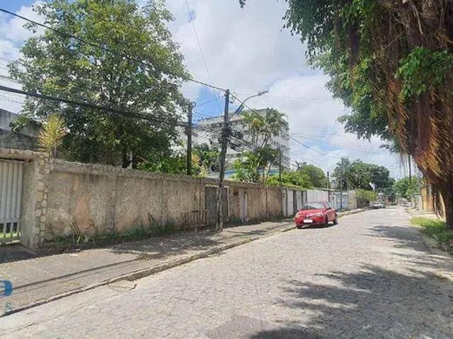Casa com 5 Quartos e 4 banheiros à Venda, 336 m² por R$ 1.100.000