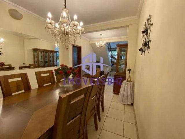 CASA COM 5 QUARTOS E 4 SUÍTES