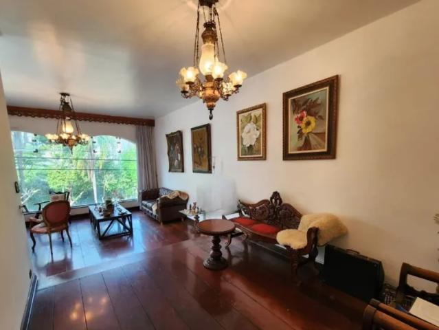 Casa com 5 Quartos e 5 banheiros à Venda, 400 m² por R$ 3.900.000
