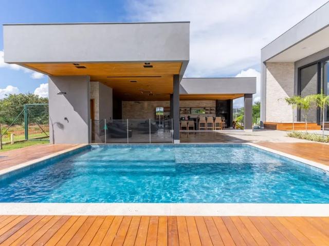 Casa com 5 Quartos e 5 banheiros à Venda, 580 m² por R$ 5.450.000