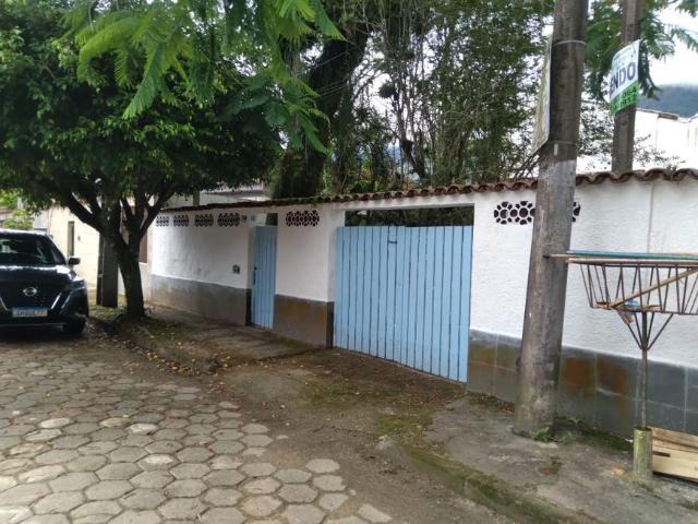 Casa com 5 Quartos e 6 banheiros à Venda, 182 m² por R$ 370.000