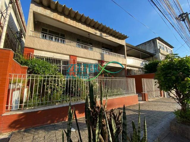 Casa com 5 Quartos e 6 banheiros à Venda, 433 m² por R$ 1.100.000