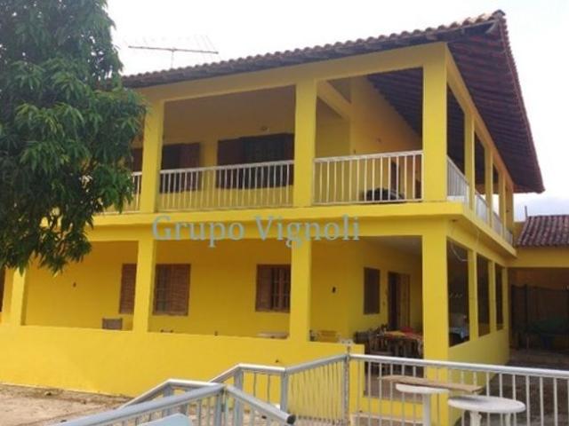 Casa com 5 Quartos e 6 banheiros à Venda, 720 m² por R$ 450.000