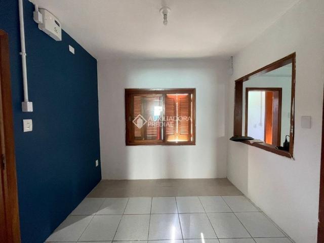 Casa com 5 quartos e 74m² para alugar em Jardim do Salso, Porto Alegre