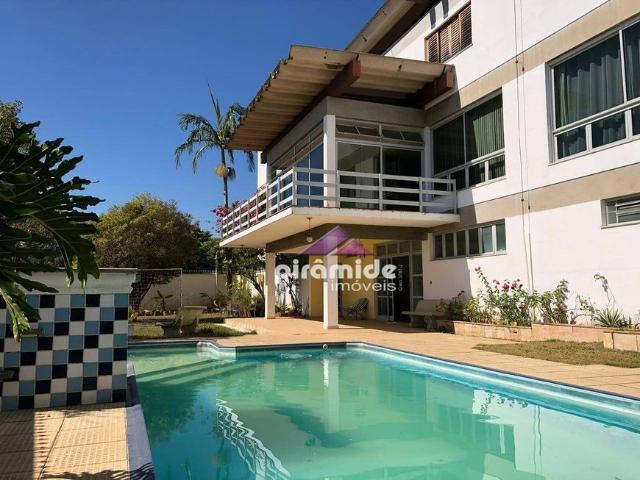 Casa com 5 Quartos e 7 banheiros à Venda, 700 m² por R$ 1.550.000
