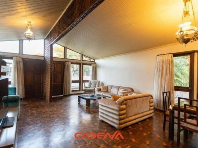 Casa com 5 quartos e 7 vagas à venda no Mercês