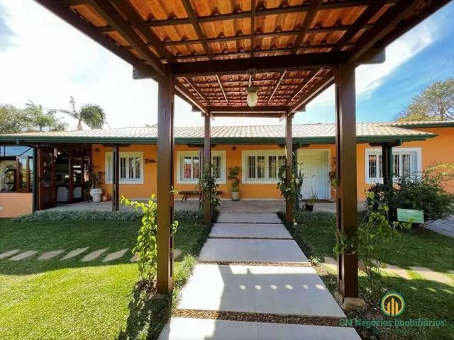 Casa com 5 Quartos e 10 banheiros à Venda, 652 m² por R$ 2.490.000
