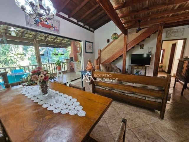 Casa com 5 Quartos e 1 banheiro à Venda, 400 m² por R$ 2.200.000