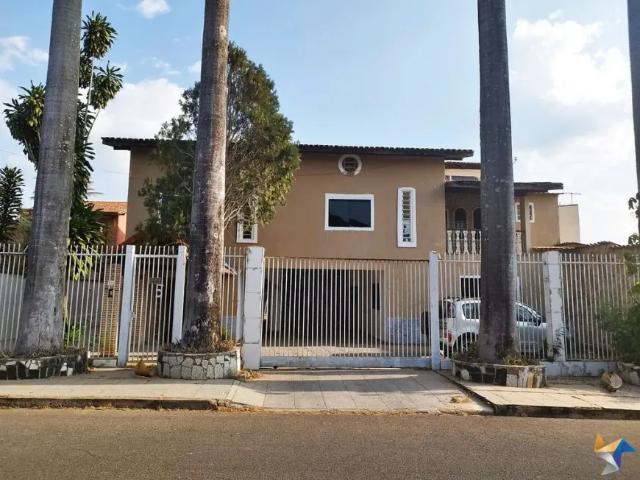 Casa com 5 Quartos e 1 banheiro para Alugar, 240 m² por R$ 6.500/Mês